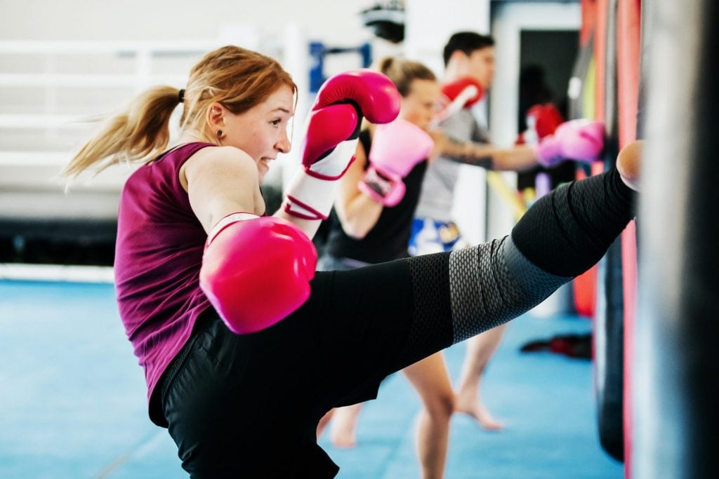 Come fare fit boxe a casa: 9 esercizi con e senza sacco