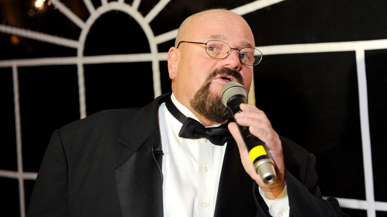 Il mondo del Wrestling in lutto: è morto a 69 anni Howard Finkel