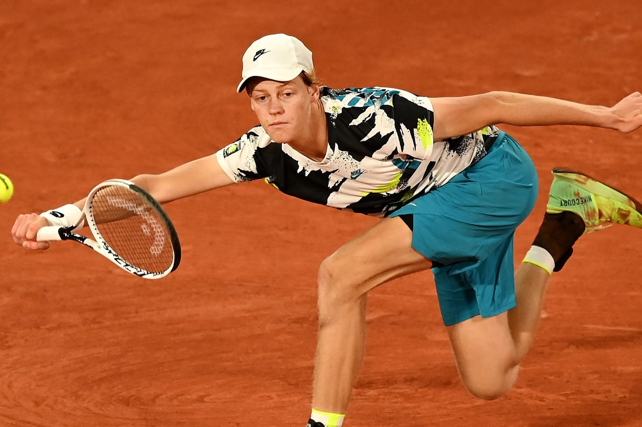 Roland Garros, grande vittoria di Jannik Sinner che batte tre set a ...