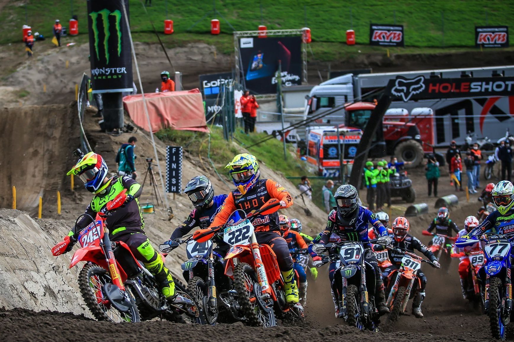 Motocross, in Trentino Tony Cairoli lotta e cade: Tim Gajser è campione ...