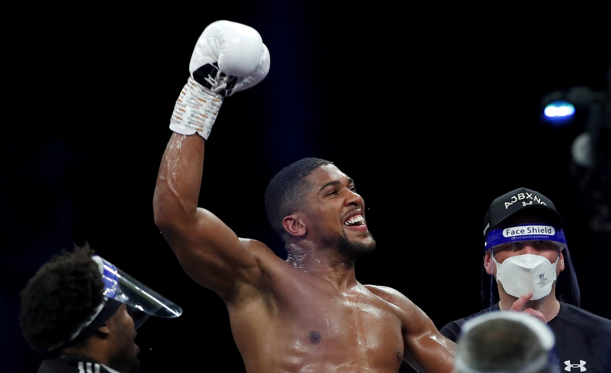 Boxe, Anthony Joshua diventa campione del mondo dopo 9 round