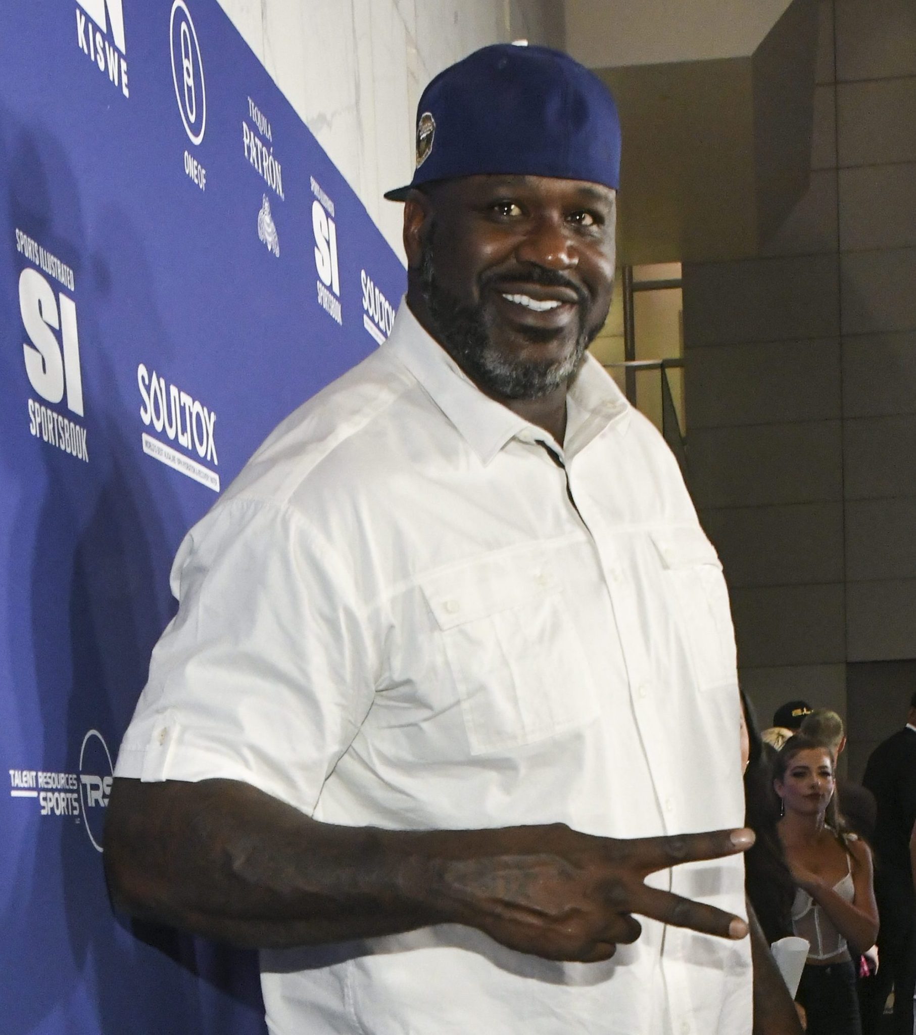 Shaquille O'Neal allo zoo, i gorilla pensano sia uno di loro: "Si ...