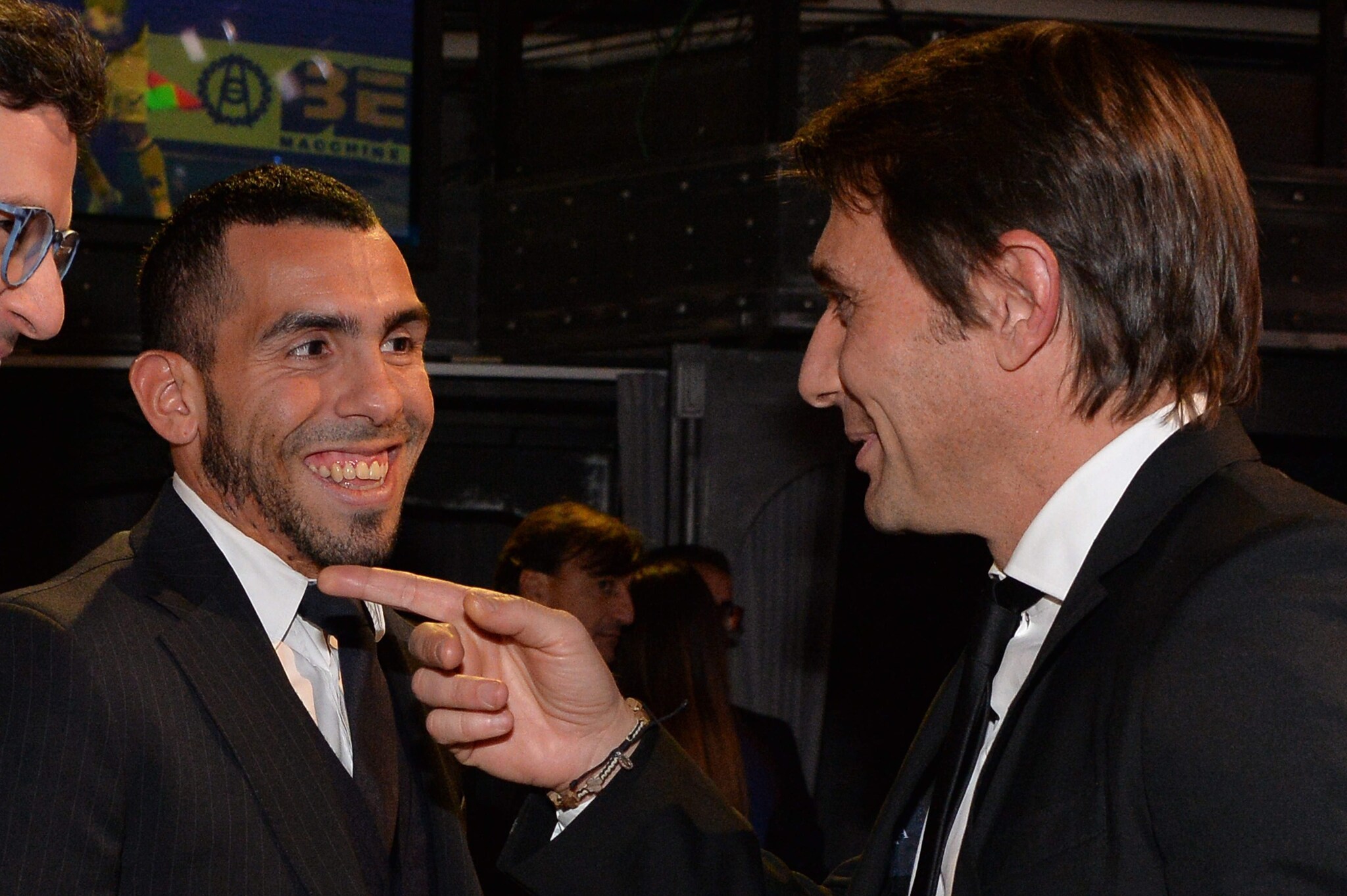 Antonio Conte parla del parrucchino e dei suoi capelli a Le Iene