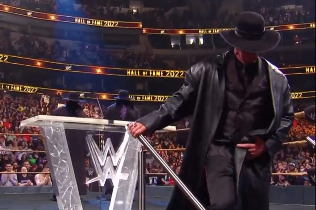 Undertaker nella leggenda del wrestling, si scioglie in lacrime: "Ora ...