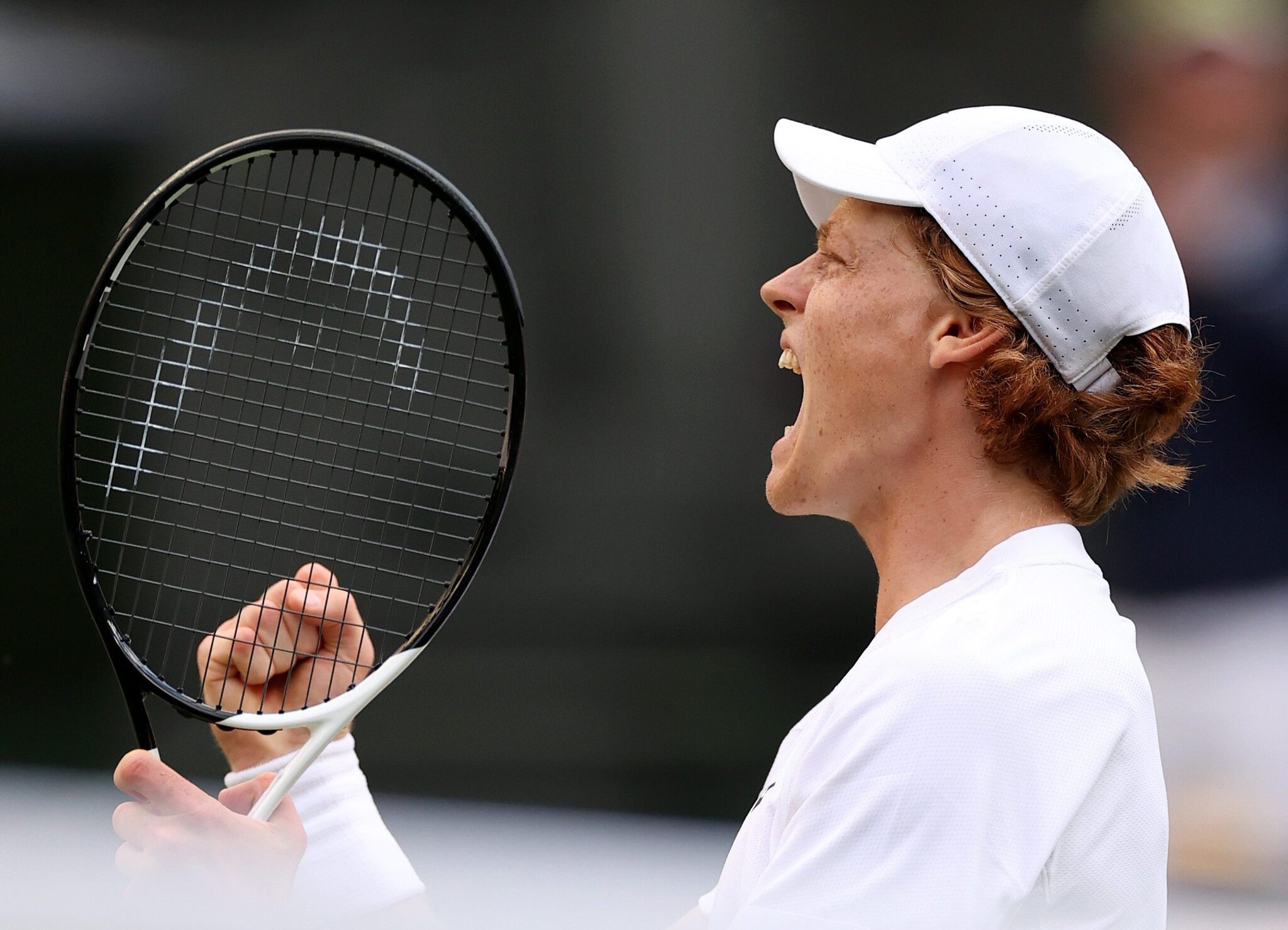 Sinner fenomenale contro Alcaraz, vittoria sontuosa a Wimbledon! Ai quarti lo aspetta Djokovic