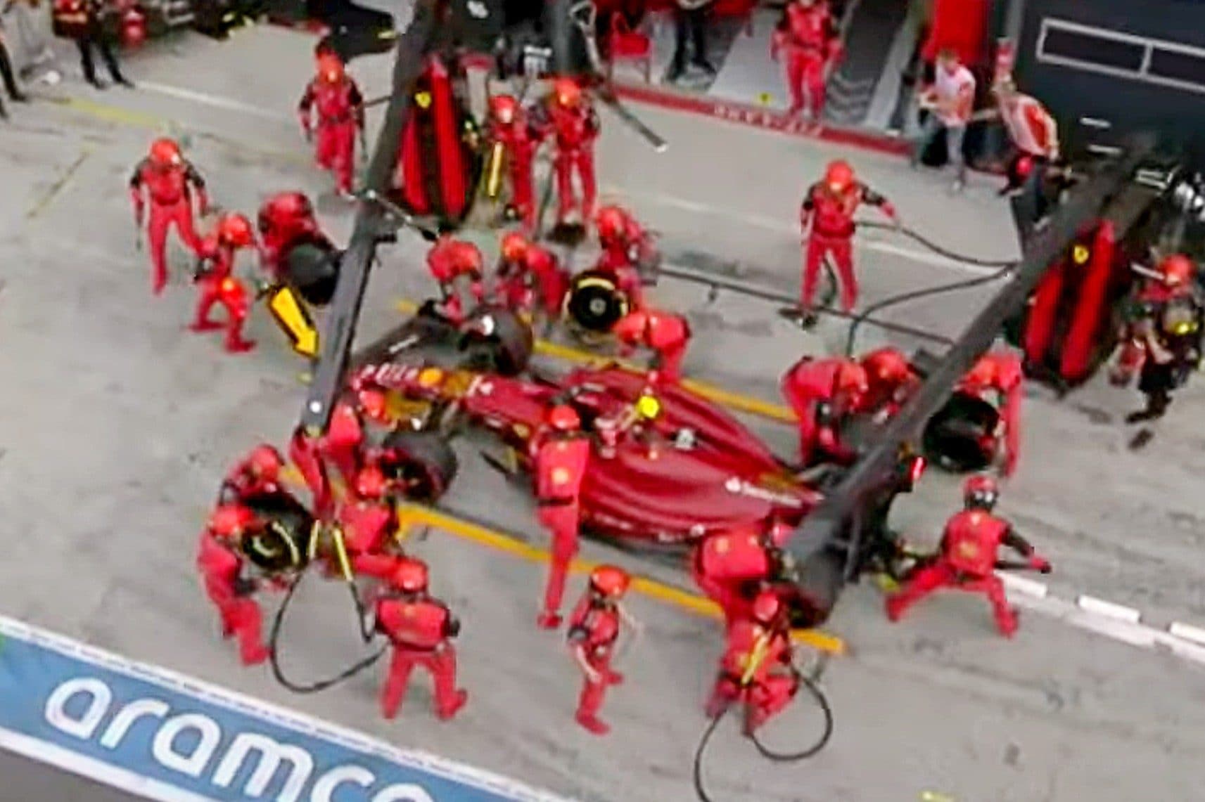 Cosa è andato storto al box Ferrari sul pit stop di Sainz, scoperto l ...