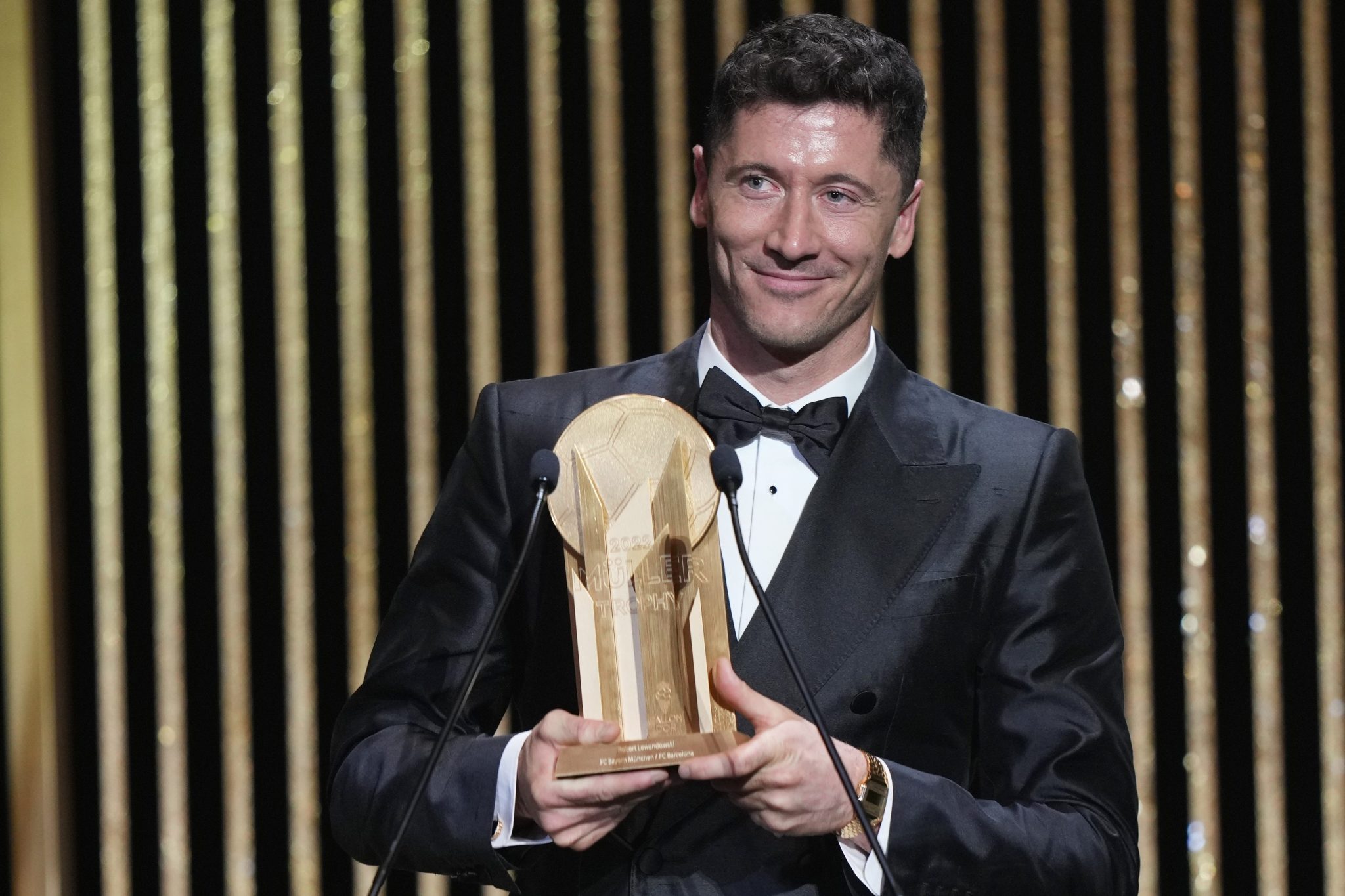 Lewandowski resta umile: va alla cerimonia del Pallone d'Oro con un ...