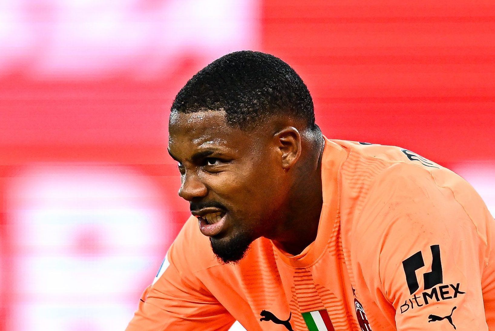 Il tentativo disperato di Maignan: vola in Francia per provare a non ...