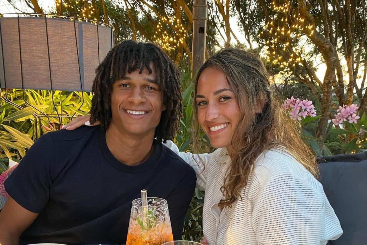 Ci sono i Mondiali, Aké fa nascere prima sua figlia per poterla vedere ...