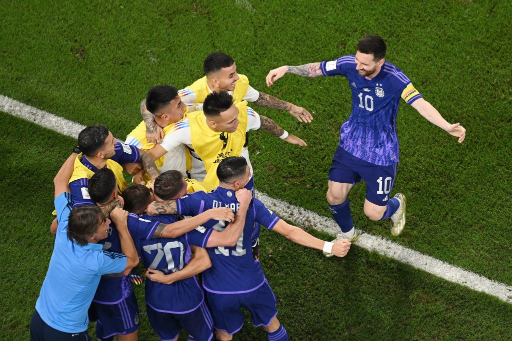 Messi si alza e detta la legge allo spogliatoio: "Non chiamatelo più ...