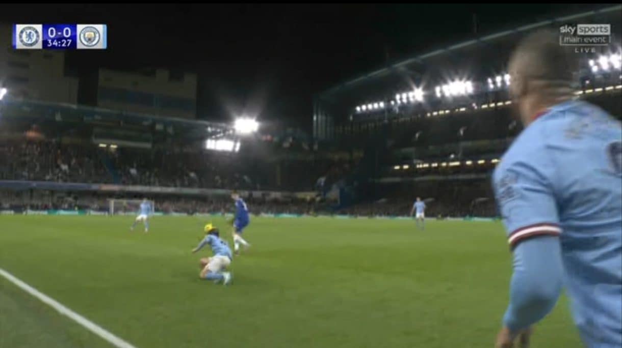 Walker batte una rimessa senza senso, Bernardo Silva si abbassa per ...