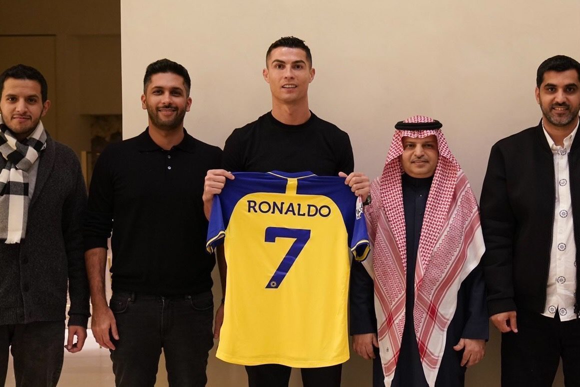 Nelle prime foto all’Al Nassr Ronaldo non mostra mai la cosa più ...