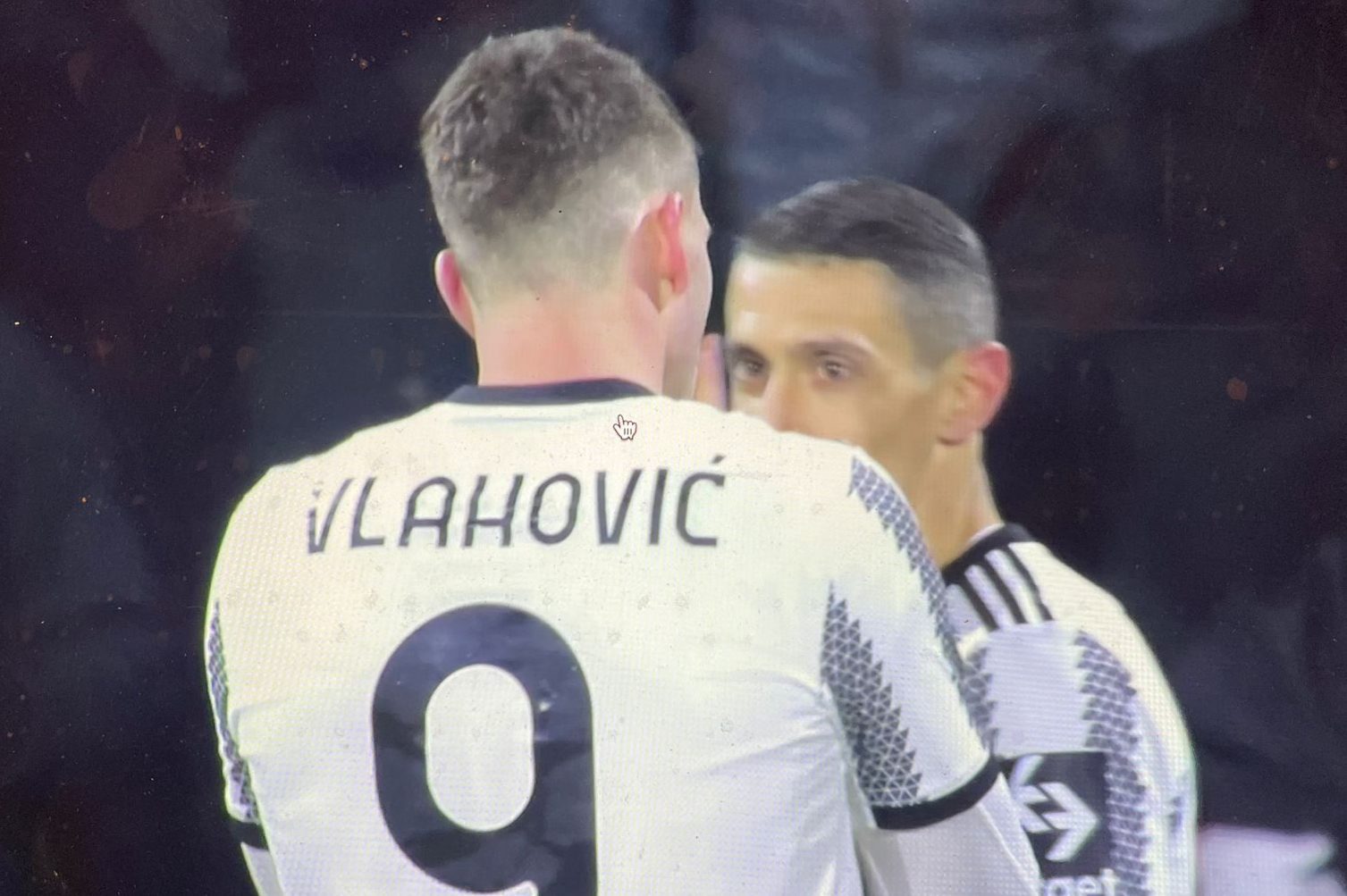Vlahovic guarda Di Maria, poi gli chiede il rigore: dopo il gol il ...