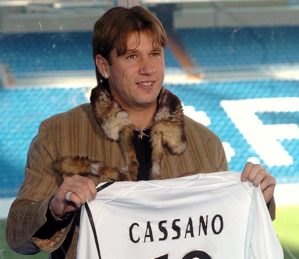 Cassano non ha più il suo pellicciotto: "Me l'hanno rubato, sembravo ...