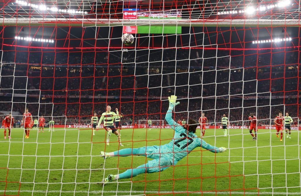 Haaland si scopre "umano", calcio di rigore da dimenticare: il tiro ...