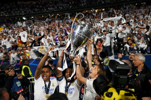 Come è fatta e quanto vale la coppa della Champions League: storia e ...