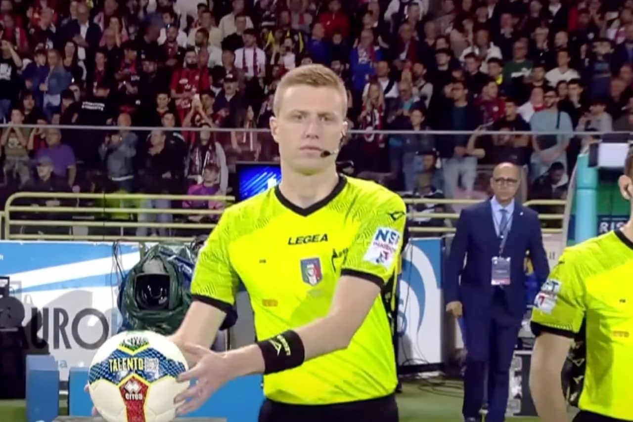 Tifosi del Foggia insultano sui social l'arbitro della finale, ma ...