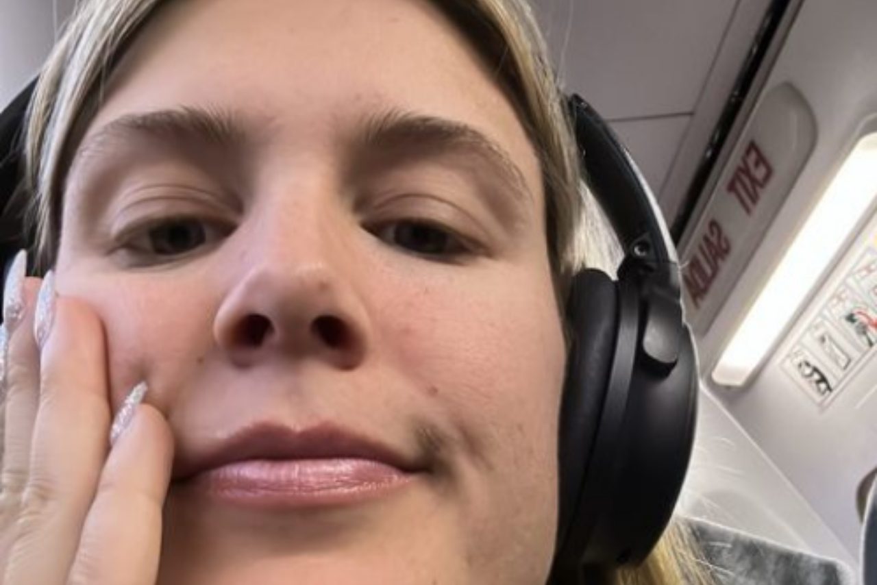 Eugenie Bouchard riceve una strana domanda dal vicino sull'aereo: "So ...