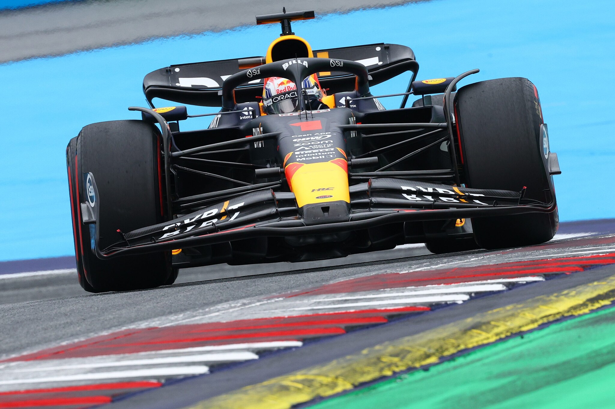 Verstappen domina e vince la Sprint Race del GP Austria: a oltre 20" Perez secondo, Sainz terzo