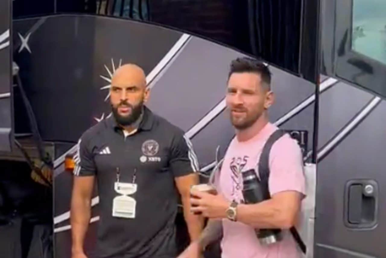 Quest'uomo in nero segue ovunque Leo Messi in America: ha una sola ...