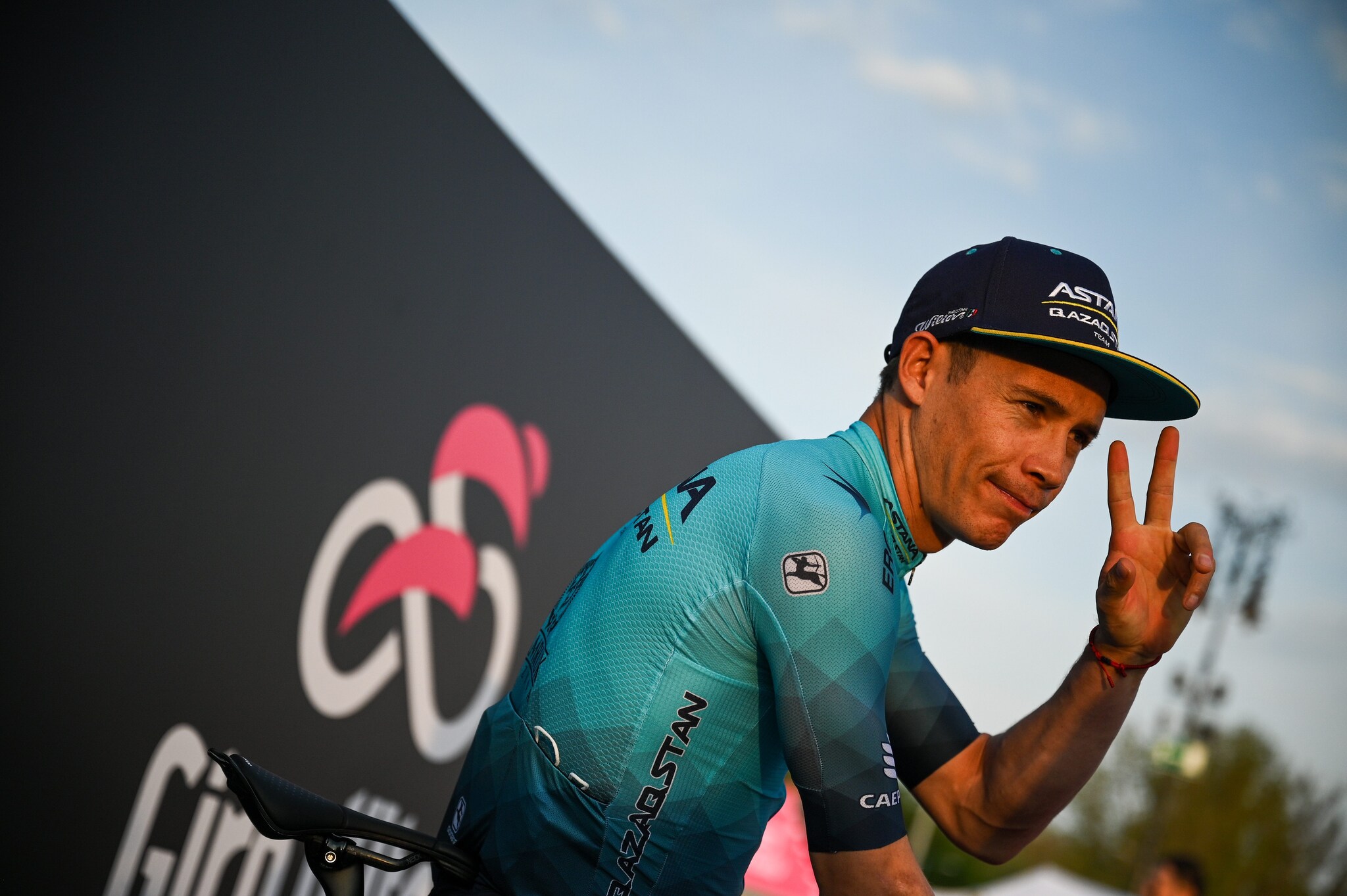 Terrificante incubo per il ciclista colombiano Lopez: sequestrato con ...