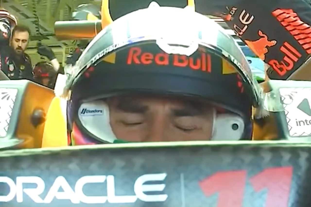 Checo Perez crolla in lacrime nell'abitacolo della Red Bull: sa di aver ...