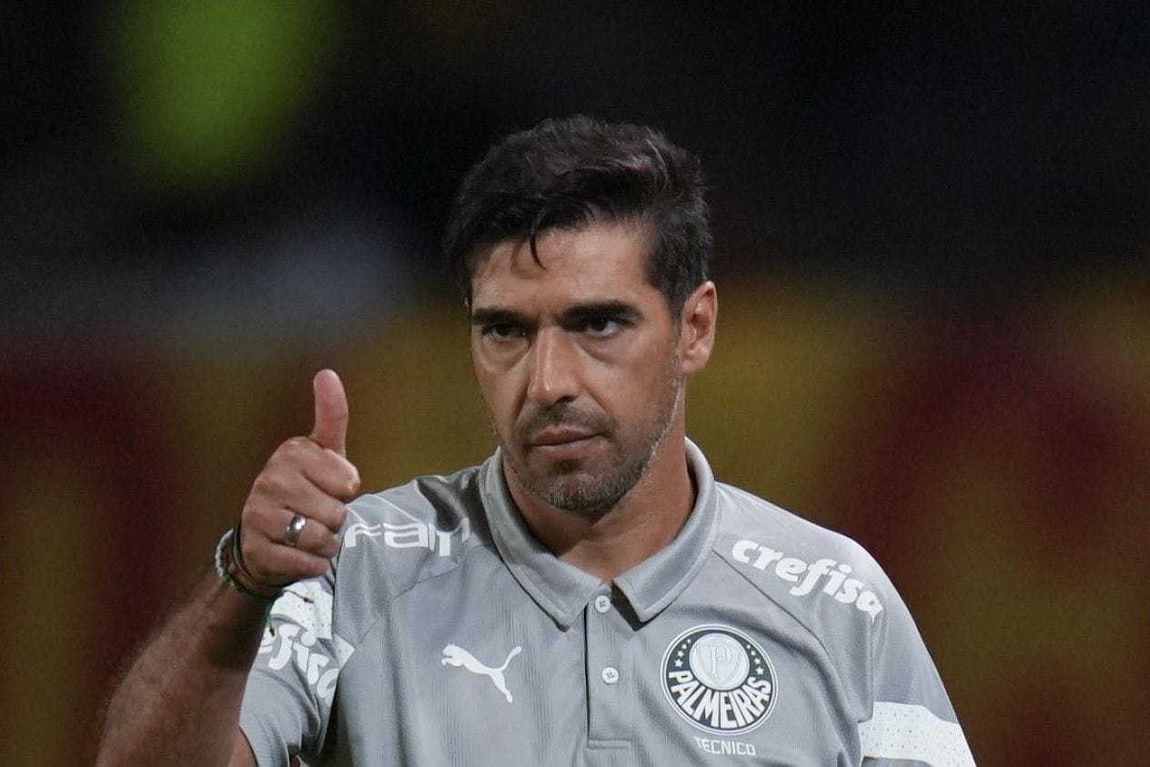 Un allenatore semisconosciuto in Europa sta per diventare il più pagato ...