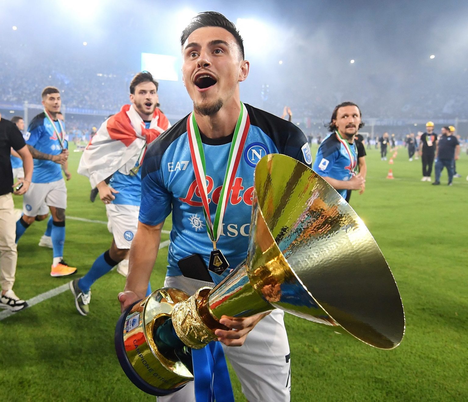 Elmas racconta la nuova vita a Lipsia: "A Napoli non era possibile ...