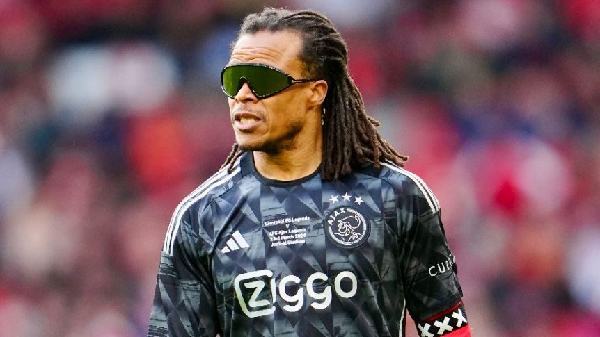 Edgar Davids oggi va ancora in campo con gli occhiali, il tempo si è ...