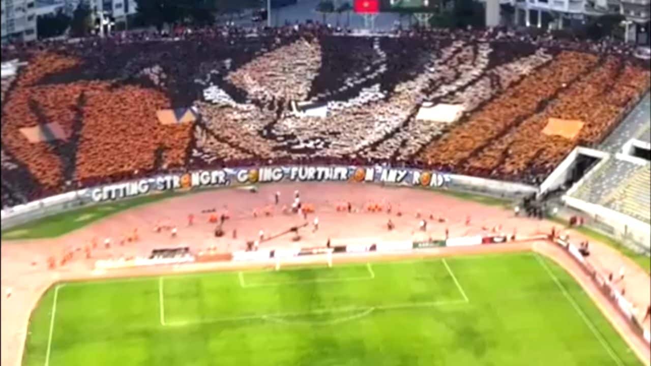 La straordinaria coreografia dei tifosi del Wydad per la morte di ...