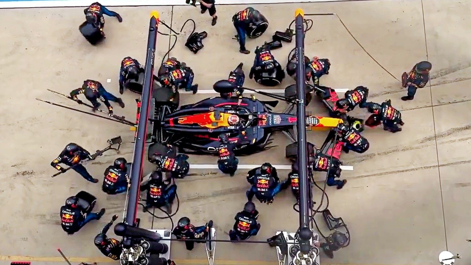 Il doppio pit stop Red Bull dura 4 secondi ed è poesia in movimento: 30 ...