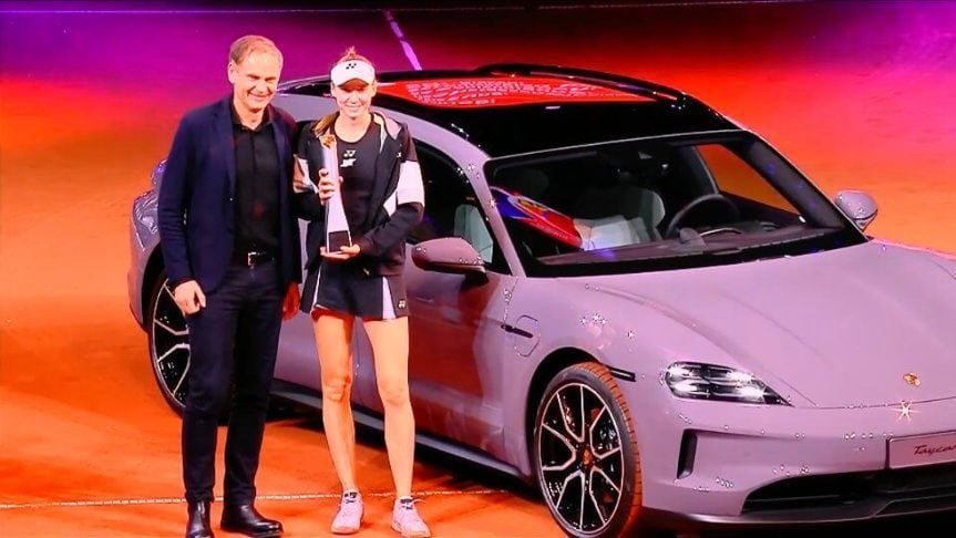 Rybakina trionfa a Stoccarda e vince una Porsche, ma c’è un problema: "Ragazzi, non ho la patente"