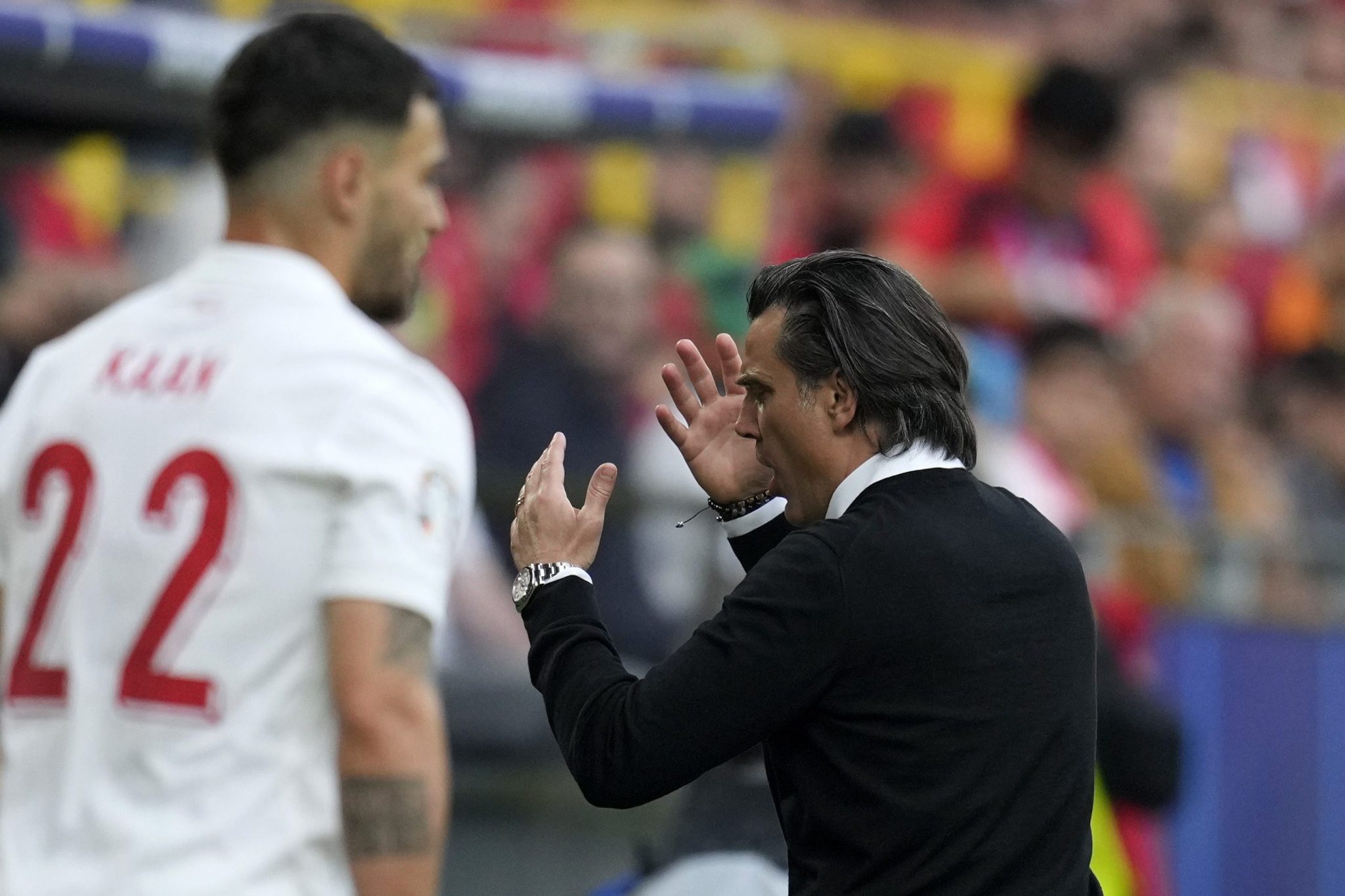 Montella mette il pass sotto il naso dello steward: non lo voleva far ...