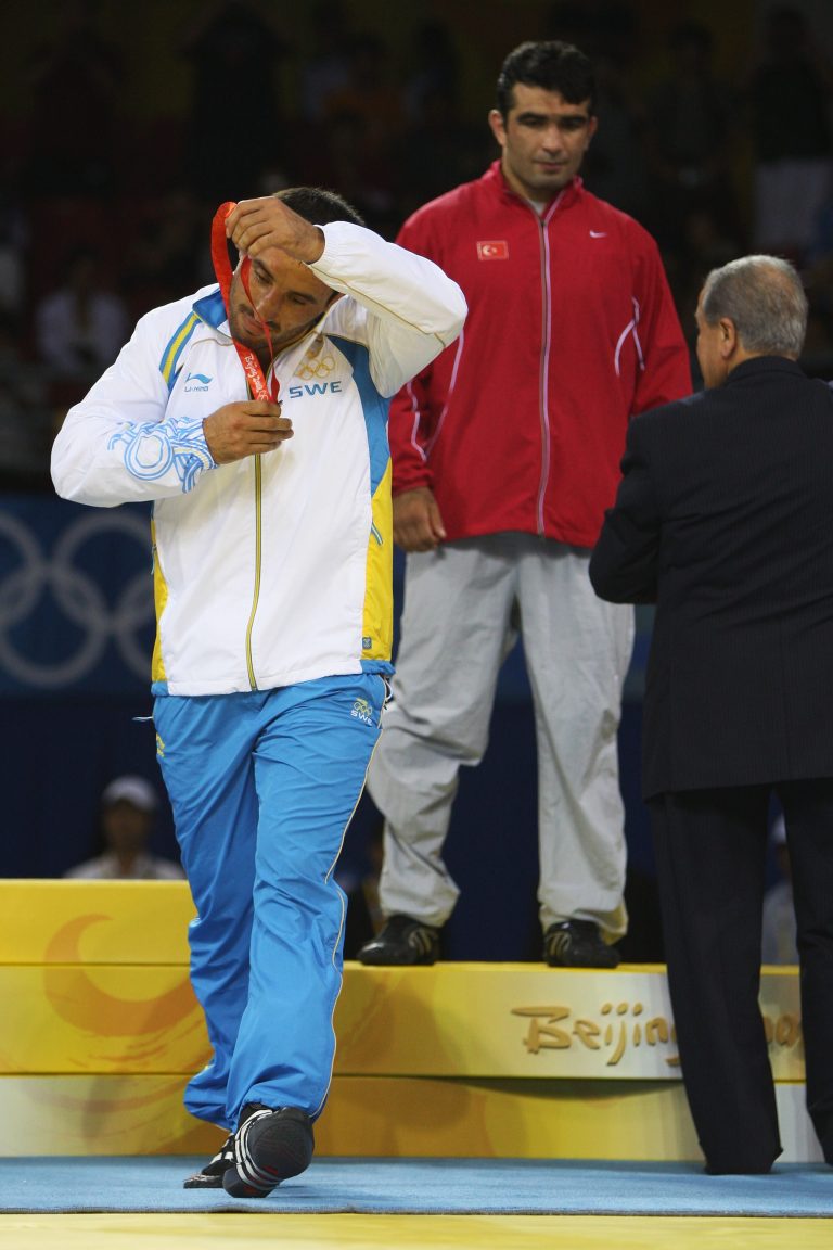 Cosa succede se alle Olimpiadi un atleta vince ma rifiuta la medaglia ...
