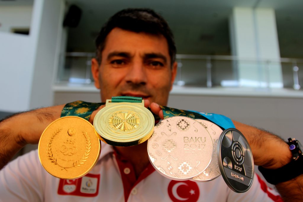 Perché quest'uomo di 51 anni con la mano in tasca è diventato in una ...