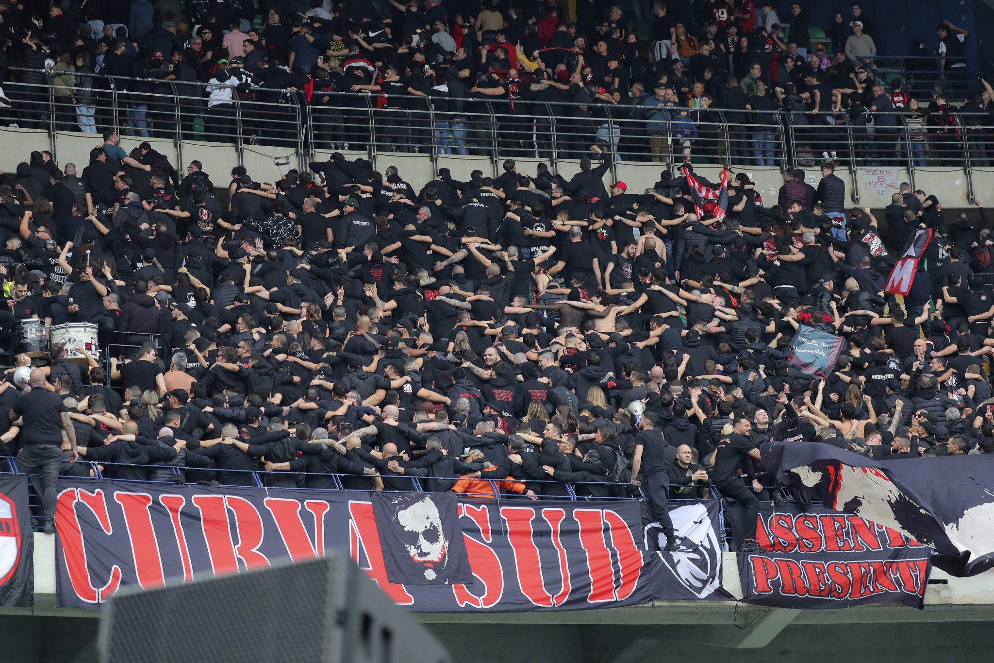 James Montague ha visto le Curve da dentro: "Ecco cosa succederà ora ...