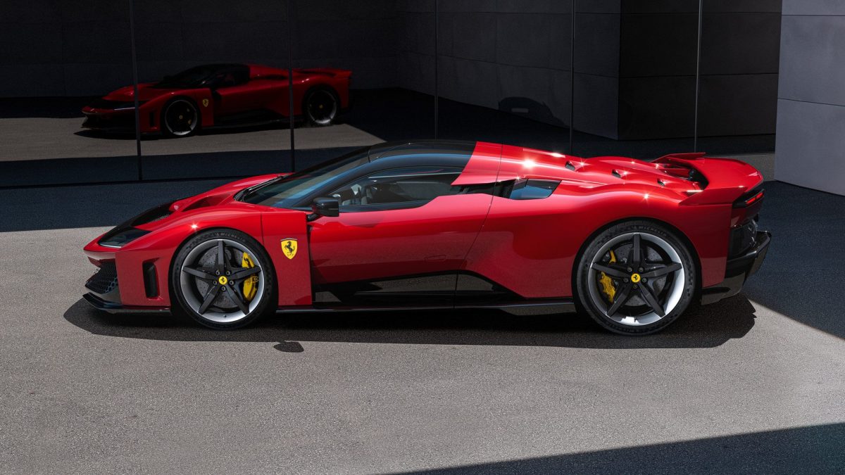 La Ferrari svela la nuova F80, è la sua auto più potente di sempre ...