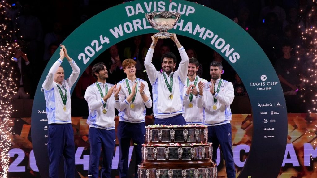 Sorteggio Coppa Davis 2025: Jannik Sinner può sfidare subito Carlos Alcaraz a Bologna