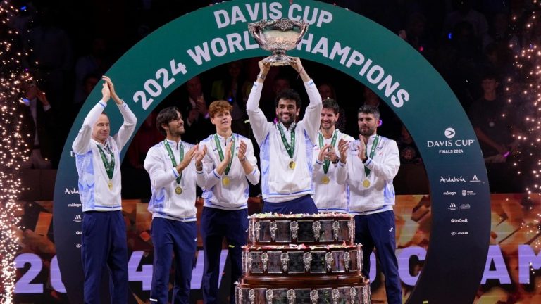 Sorteggio Coppa Davis 2025: Jannik Sinner può sfidare subito Carlos Alcaraz a Bologna