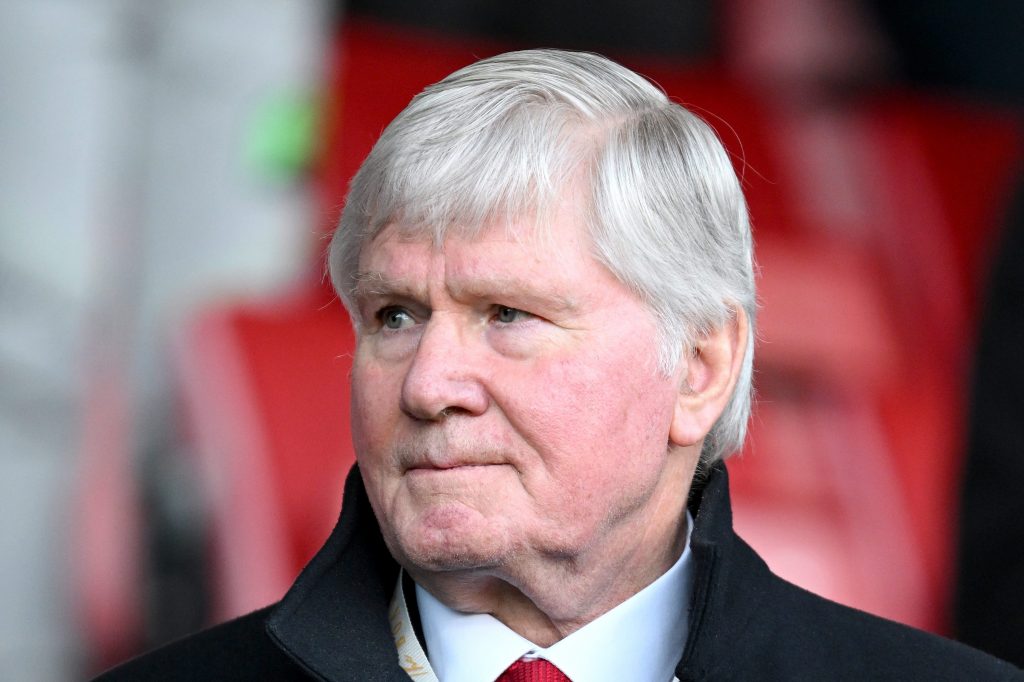 La gaffe di Emmanuel Petit in diretta: "Riposa in pace Pat". Ma l'ex ...