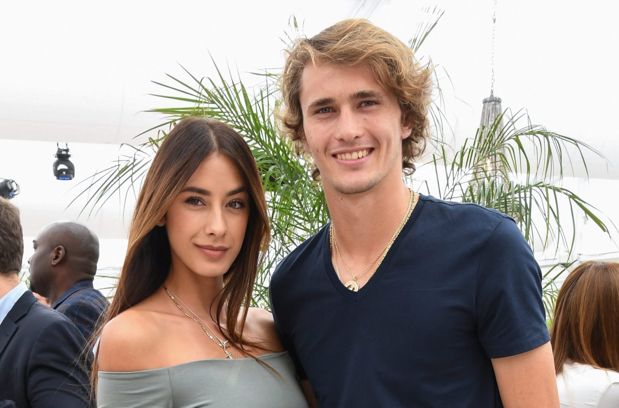 Zverev sta per parlare, l'urlo di una donna rompe il silenzio: "Noi crediamo a Olya e Brenda"