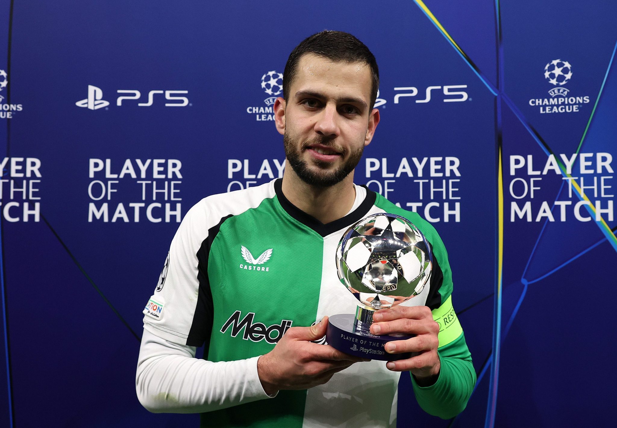 Hancko umiliato dall'Al Nassr: si presenta in ritiro all'hotel come ...