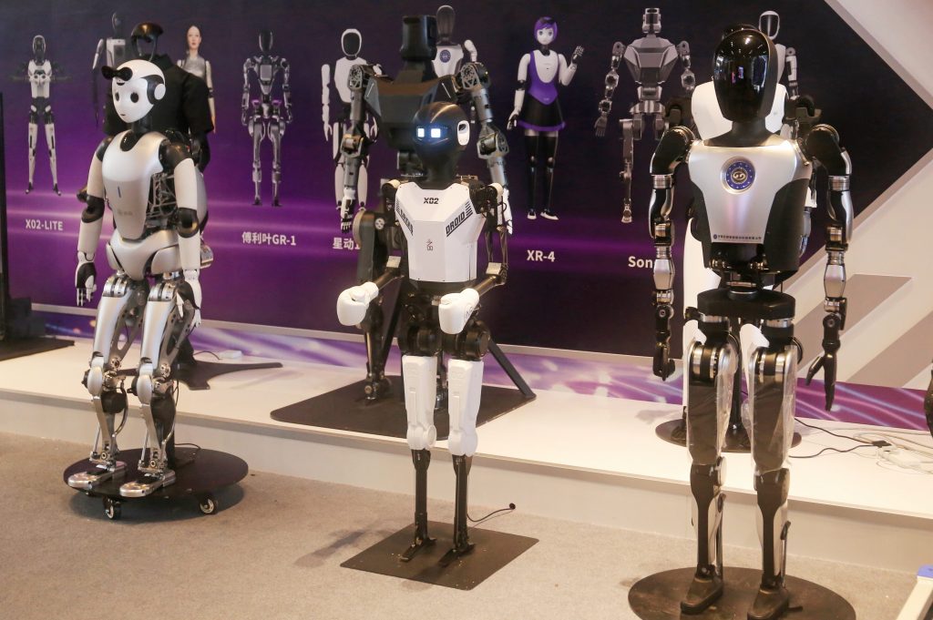 La prima maratona aperta sia ad atleti umani che robot umanoidi: il ...