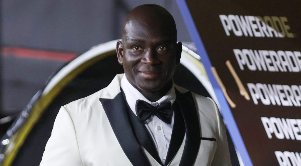 Chi è Segundo Castillo, l'allenatore che si è presentato in campo con ...