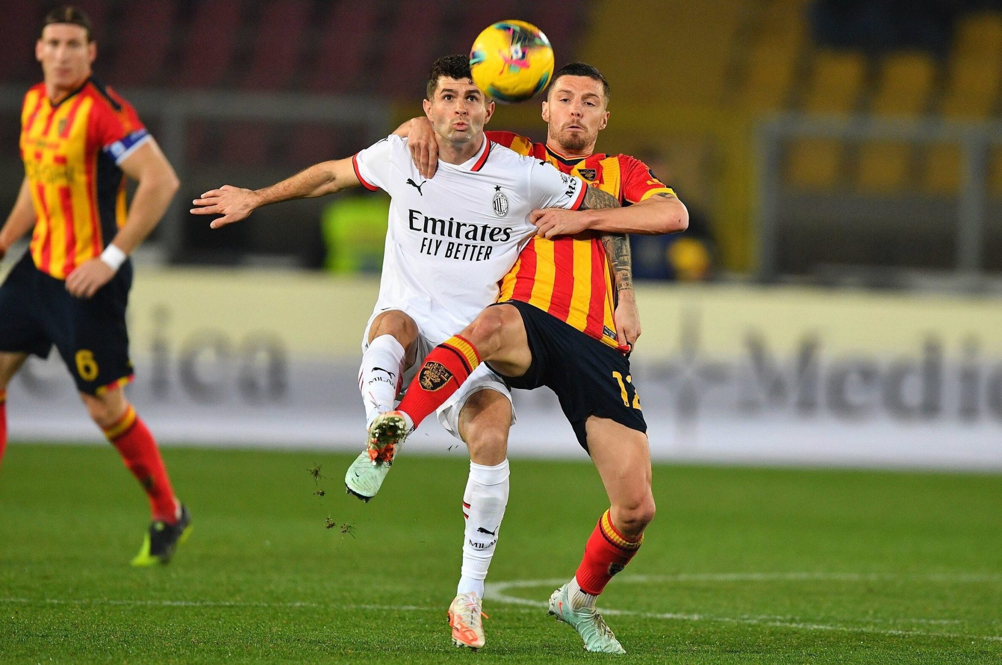 Il Milan getta il cuore oltre il Var e il palo: vittoria a Lecce con una doppietta di Pulisic