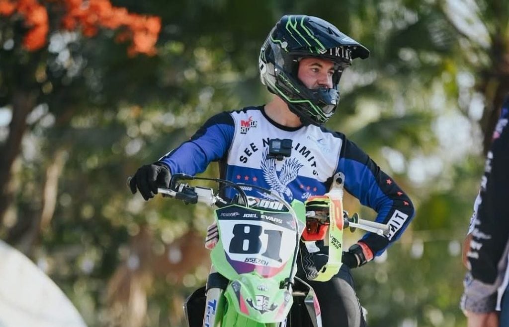 È morto Joel Evans, fatale un tragico incidente in gara: la star del ...