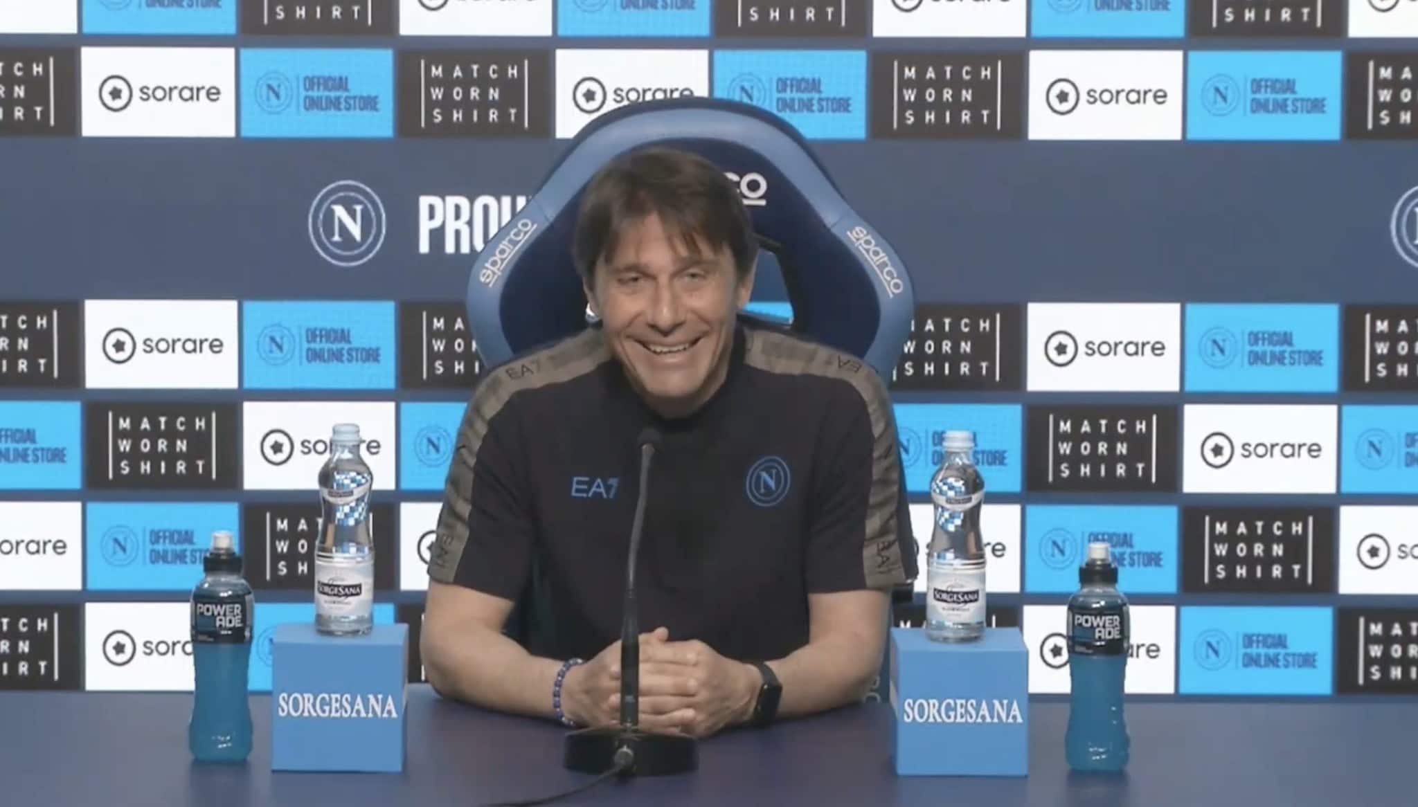Conte in conferenza, risponde su Lecce-Napoli con una battuta: "Non fatemi domande fasulle"