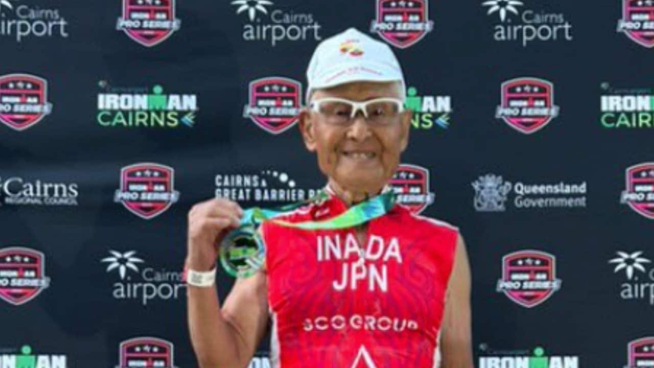 Hiromu Inada a 92 anni fa un'impresa totale nel triathlon, ha corso per ...