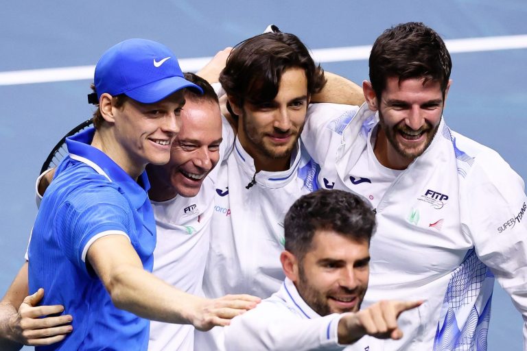 Sinner non si trattiene coi giornalisti, è davvero troppo: "Sì, e poi? Ragazzi andiamo piano"