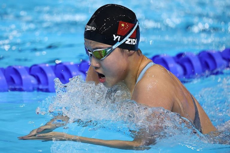Chi è Yu Zidi, la "bambina d'acciaio" di 12 anni: ai Mondiali di nuoto ha stracciato le regole